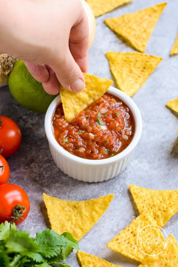 Easy Homemade Salsa (7 ingredients, 5 minutes) - A Pinch of Healthy